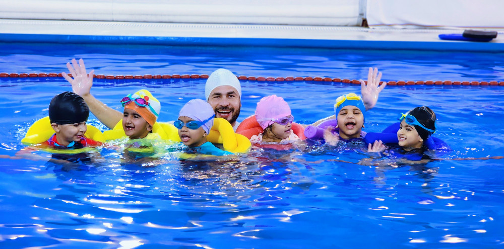 Small Kids Introducing with Swimming to Produce Encouragement | Fit Box ...