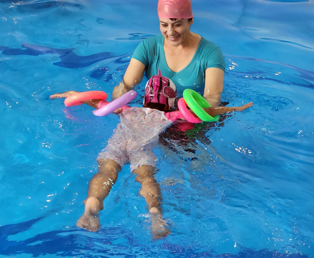 Starting Swimming Building Confidence and Familiarity with Water | Fit ...